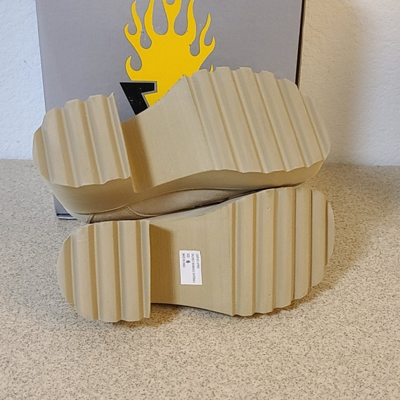 Volatile | Shoes | Ladies Volatile Shag Shoes | Poshmark